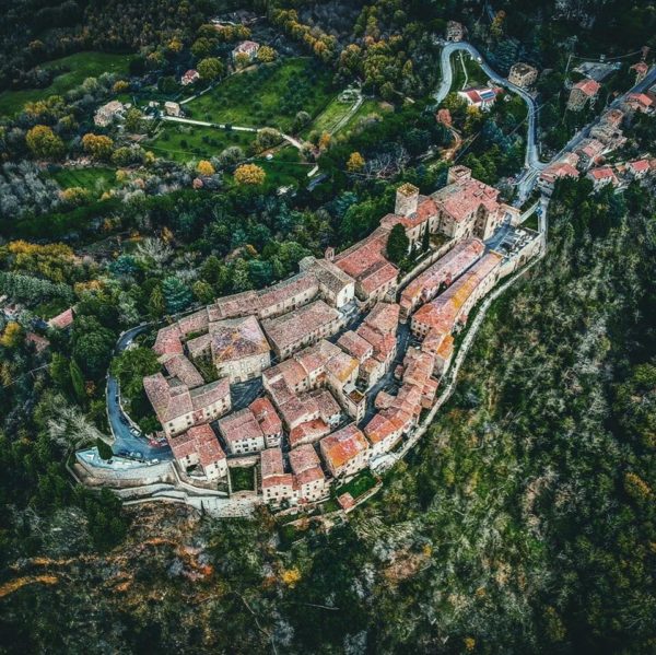 Parrano: Umbria’s ancient castle estate is on the market for the price ...